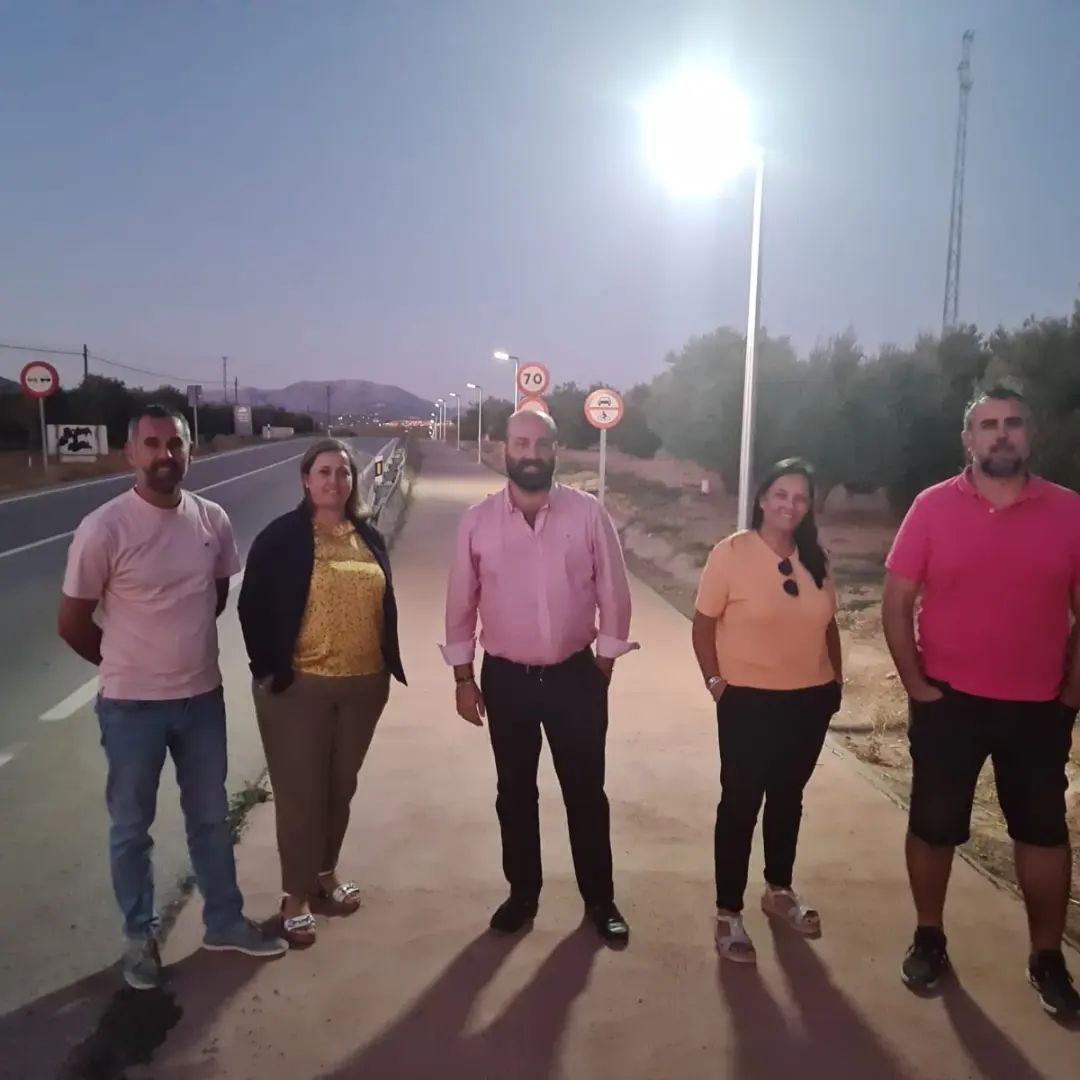 El carril bici a Fontanar se ilumina - Lo Que Pasa en Pozo Alcón